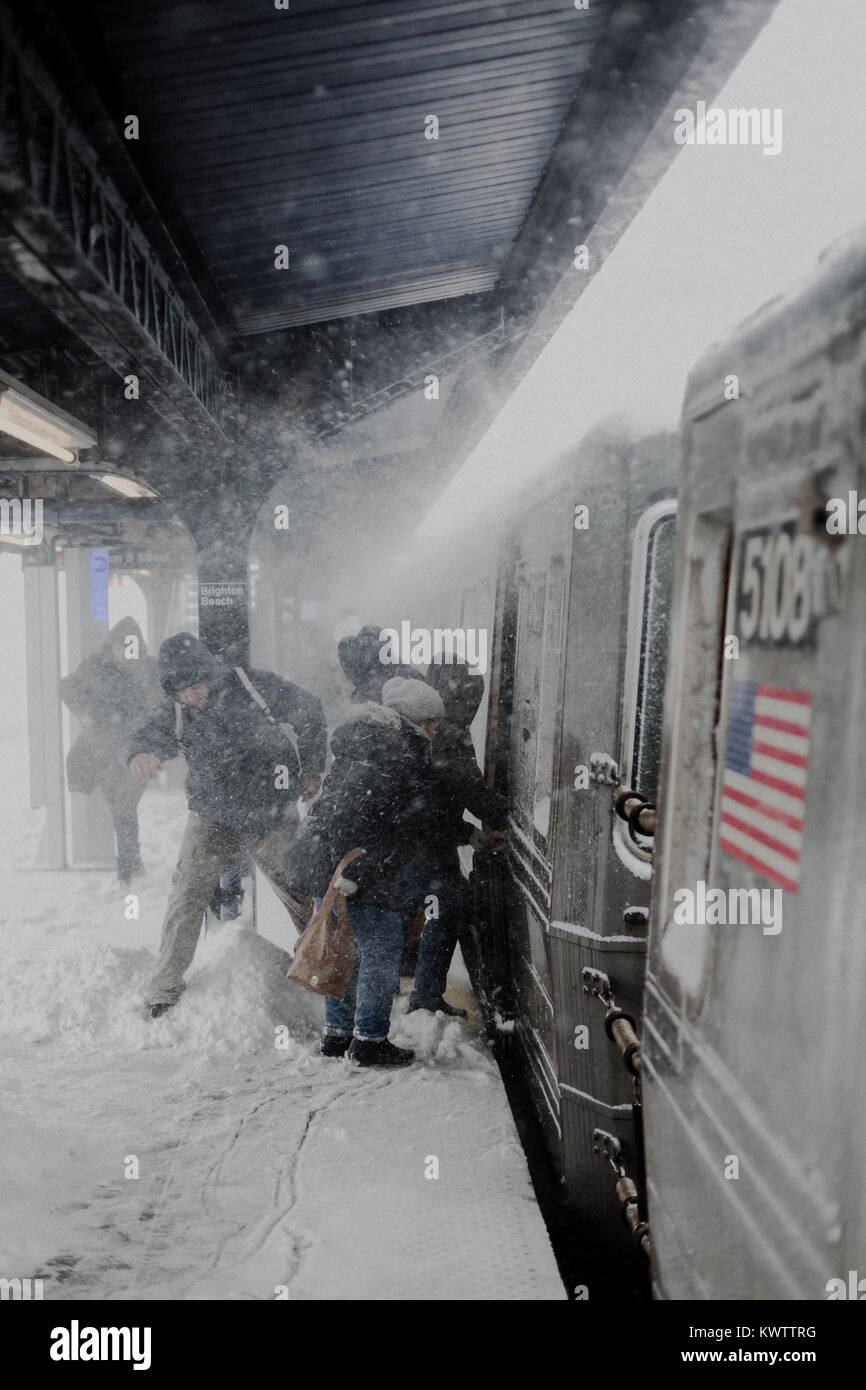 Bomb Cyclone (blizzard) in New York Stock Photo - Alamy