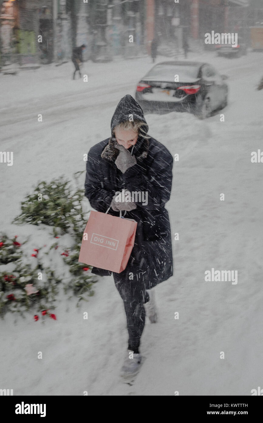 Bomb Cyclone (blizzard) in New York Stock Photo - Alamy