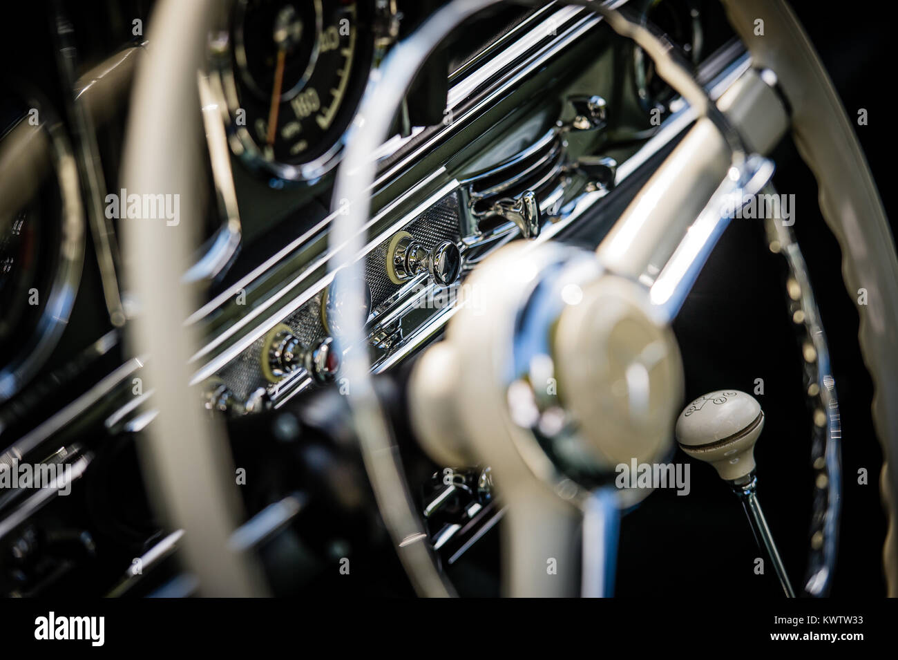 Show displays of classic cars hi-res stock photography and images - Alamy