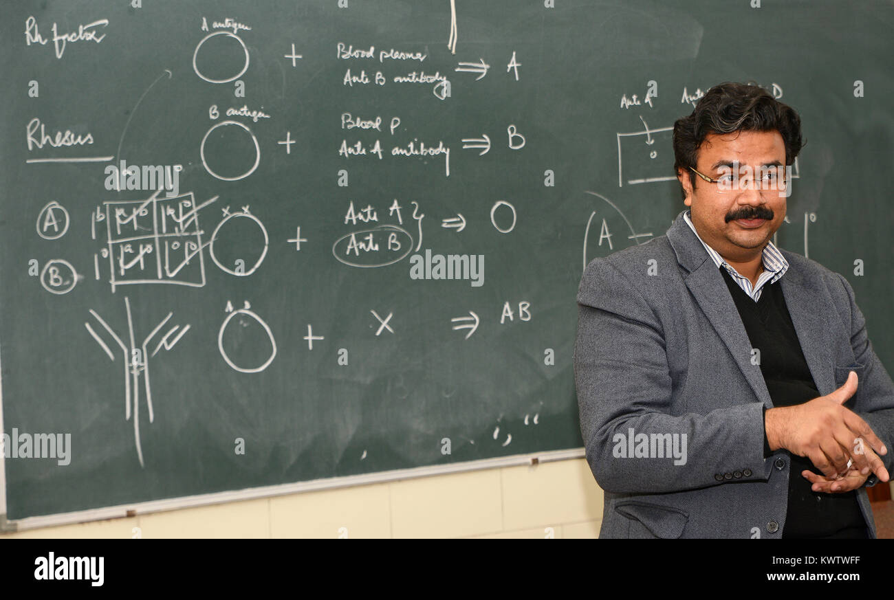 School blackboard classroom india hi-res stock photography and images ...