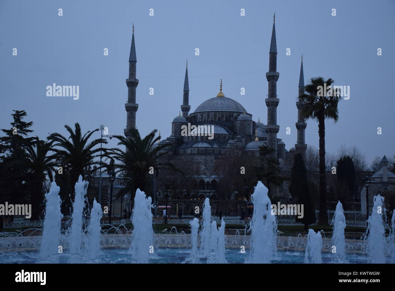 Sultan ahmed mosque blue mosque prayer hi-res stock photography and ...