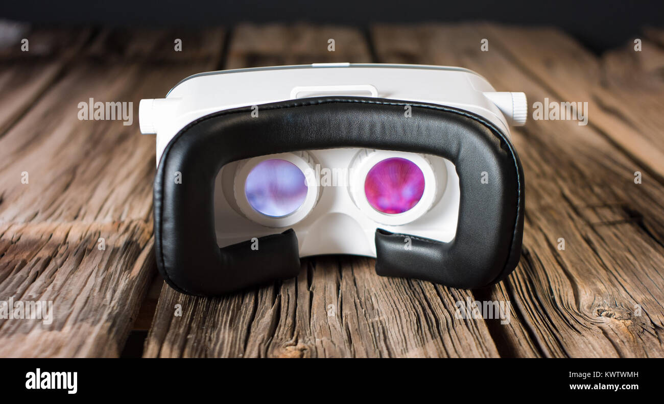Eyewear innovative vr headset, virtual reality future Stock Photo - Alamy
