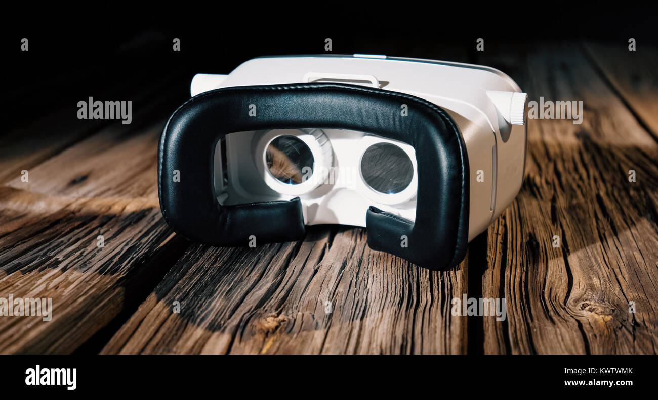 Virtual 360 degrees video headset Stock Photo - Alamy