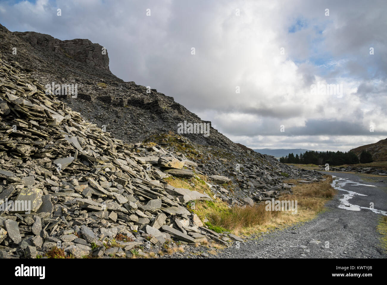 Slag heap wales hi-res stock photography and images - Alamy