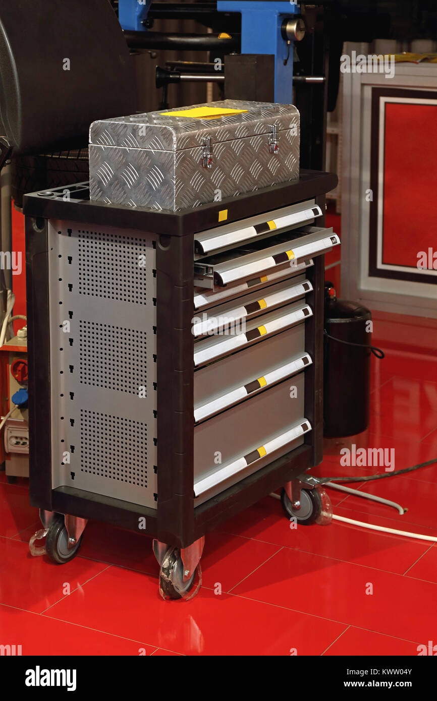Service Garage Tools Box Cart With Drawers Stock Photo - Alamy