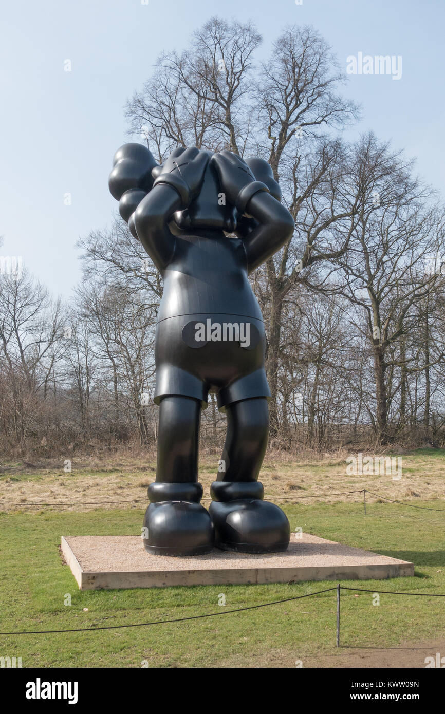 Yorkshire sculpture park kaws hi-res stock photography and images - Alamy