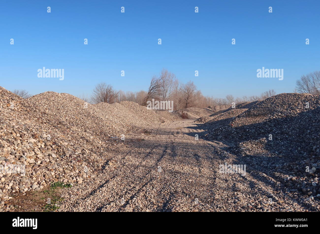 Pile of gravel hi-res stock photography and images - Alamy