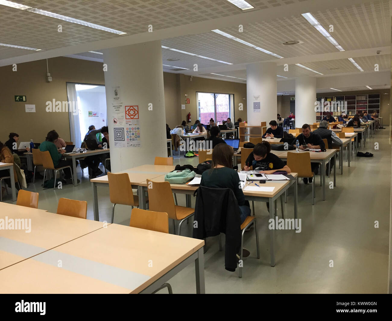 Biblioteca de Facultat de Geografia i història de la UB 23 Stock Photo ...