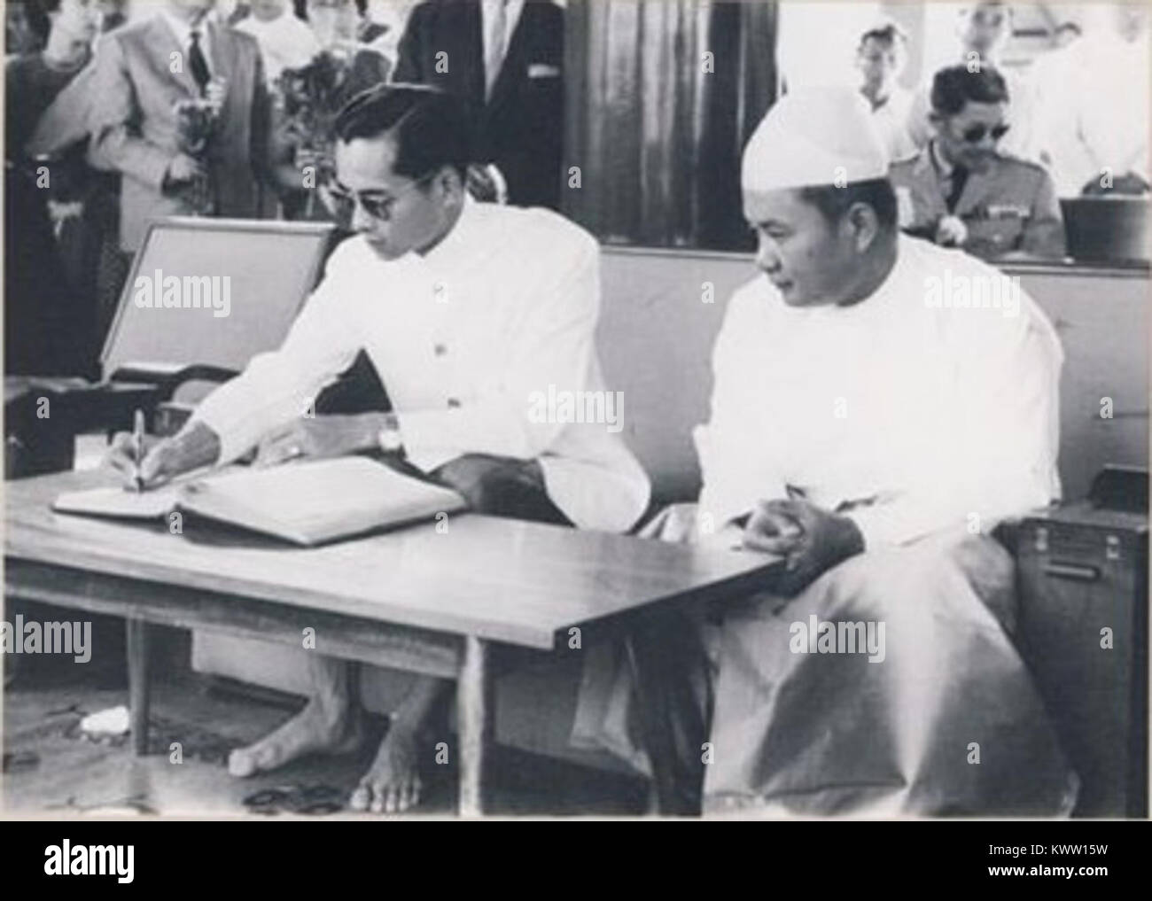 Bhumibol Adulyadej and U Win Maung (04.03.1960) 2 Stock Photo - Alamy