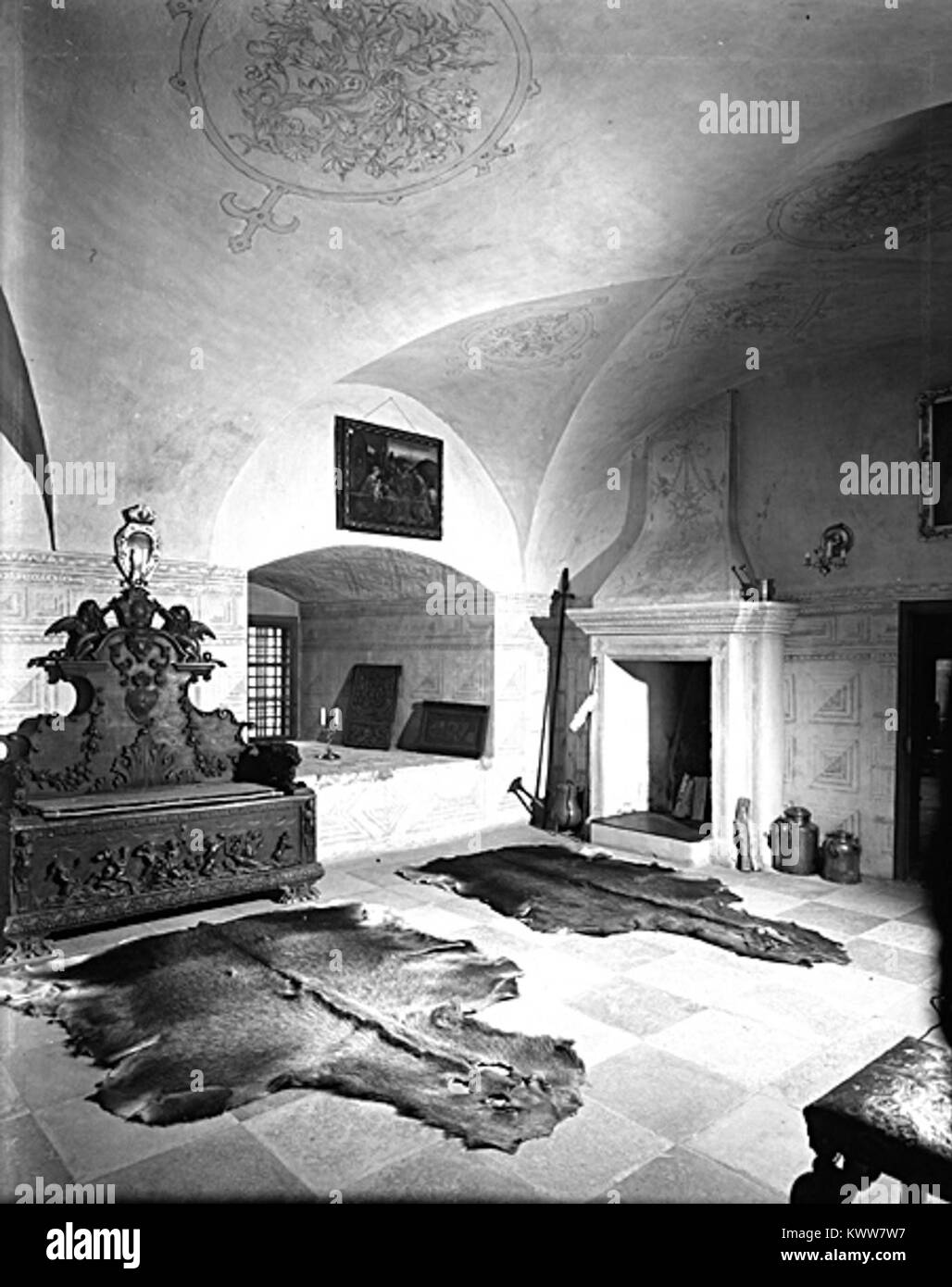 European renaissance castle Black and White Stock Photos & Images - Alamy