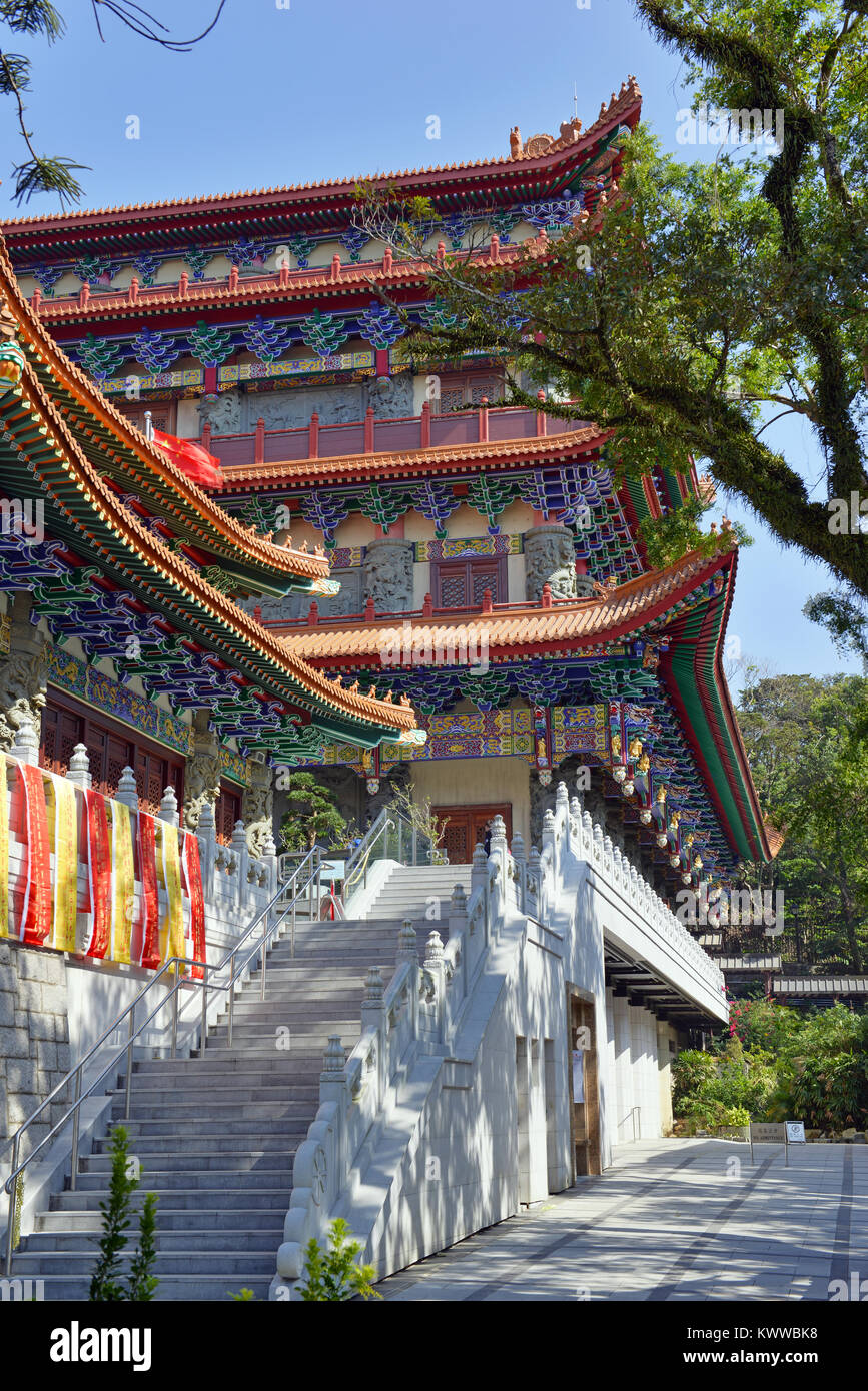 Po Lin Buddhist Monestery and its traditional Chinese architecture at ...