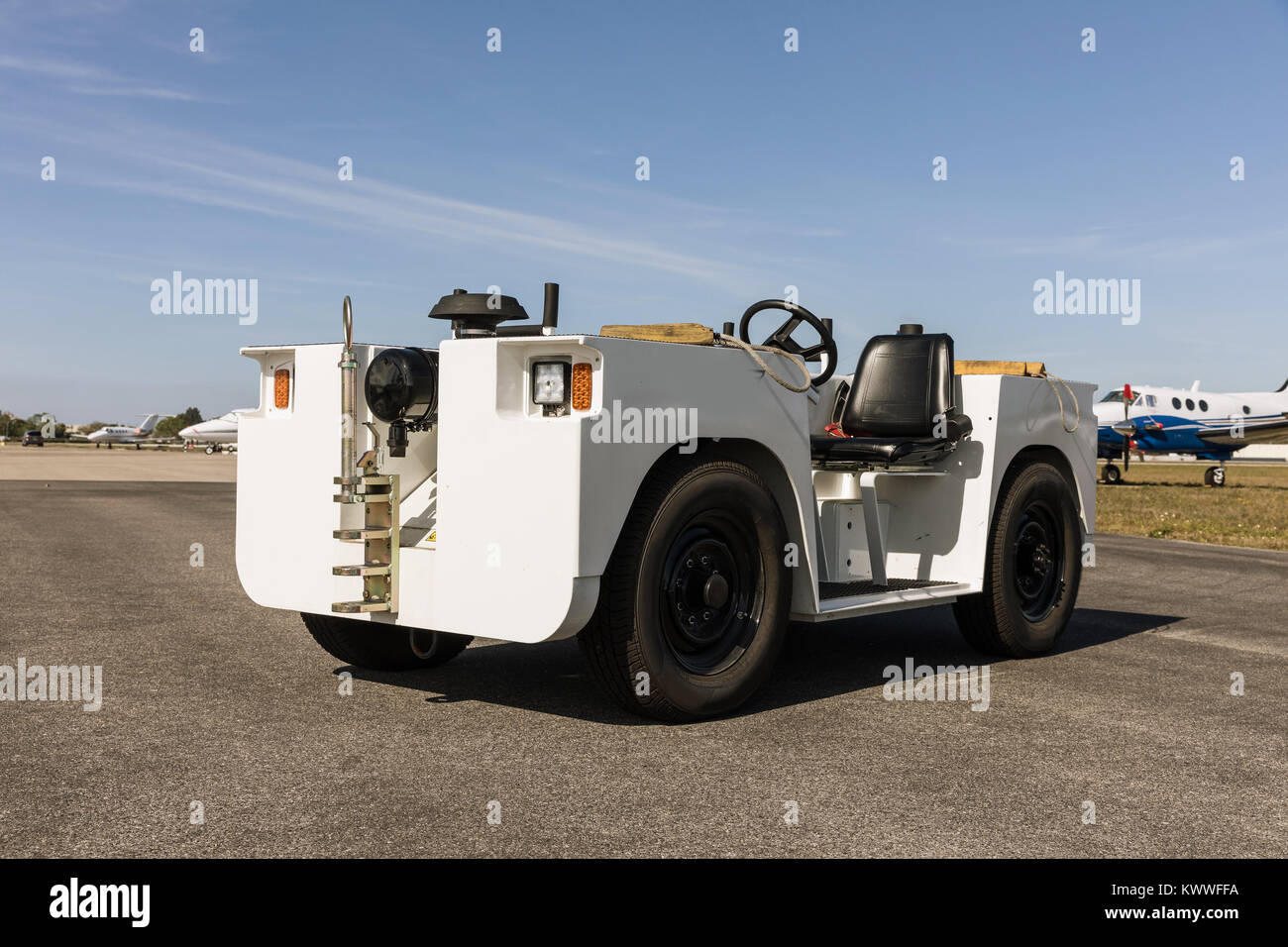 Aircraft tow truck hi-res stock photography and images - Alamy