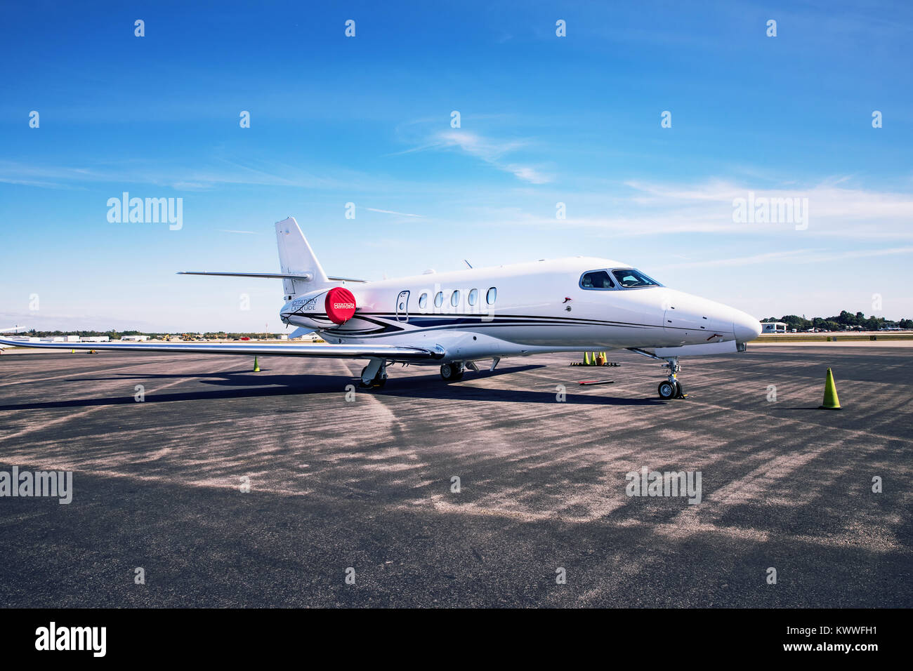 Modern jetliner hi-res stock photography and images - Alamy