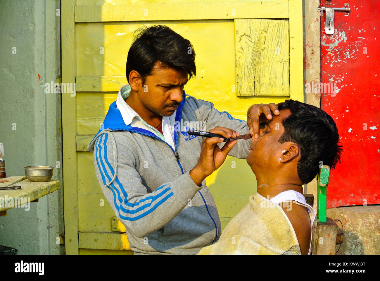 Indian barber india hi-res stock photography and images - Alamy