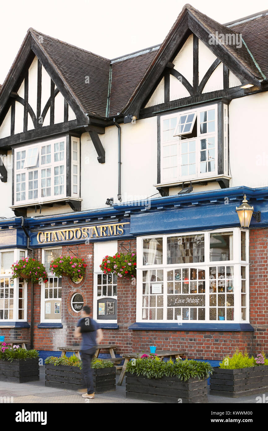 Pub chandos hi-res stock photography and images - Alamy