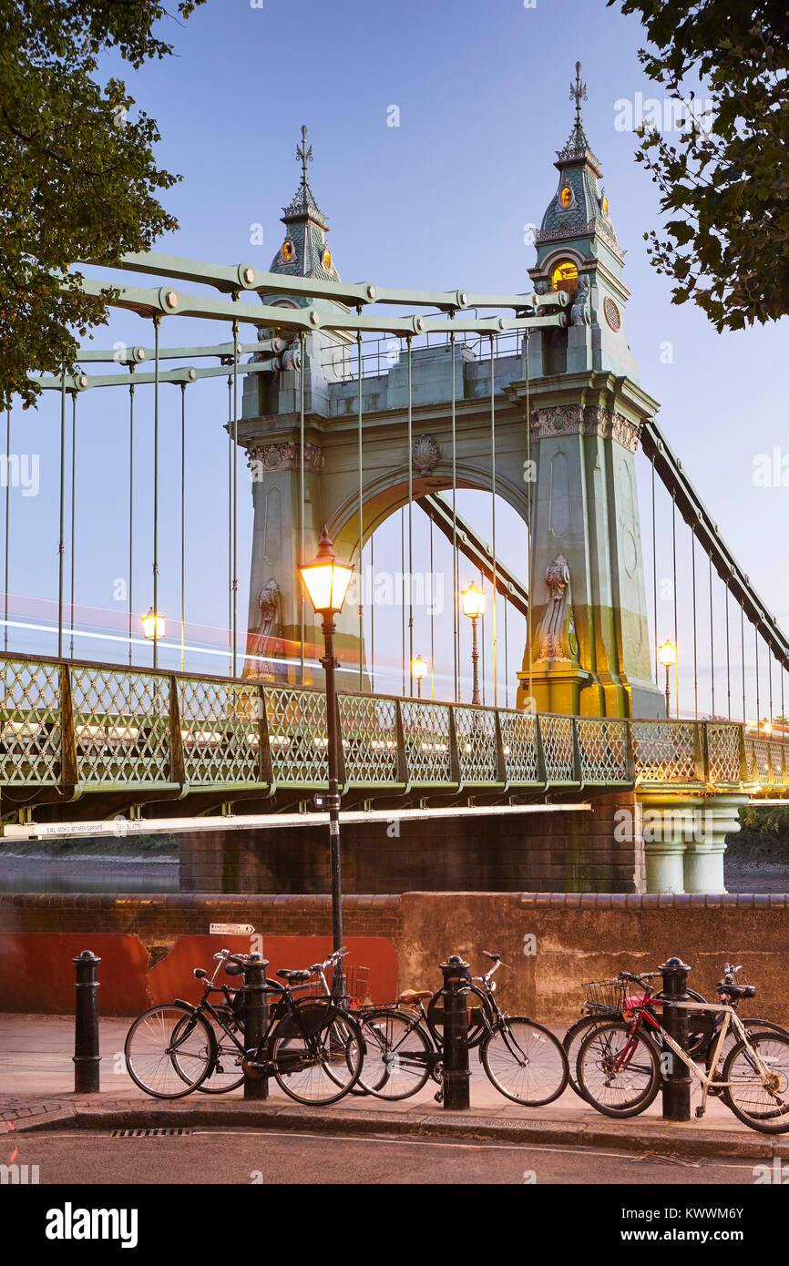 Hammersmith bridge london hi-res stock photography and images - Alamy