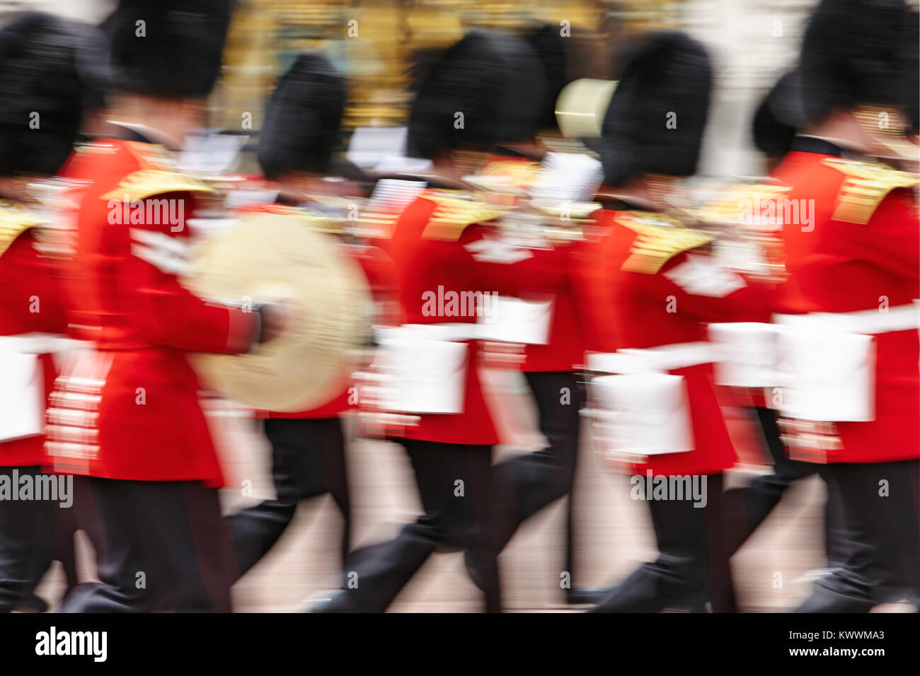 Changing of the guard buckingham palace hi-res stock photography and images - Alamy