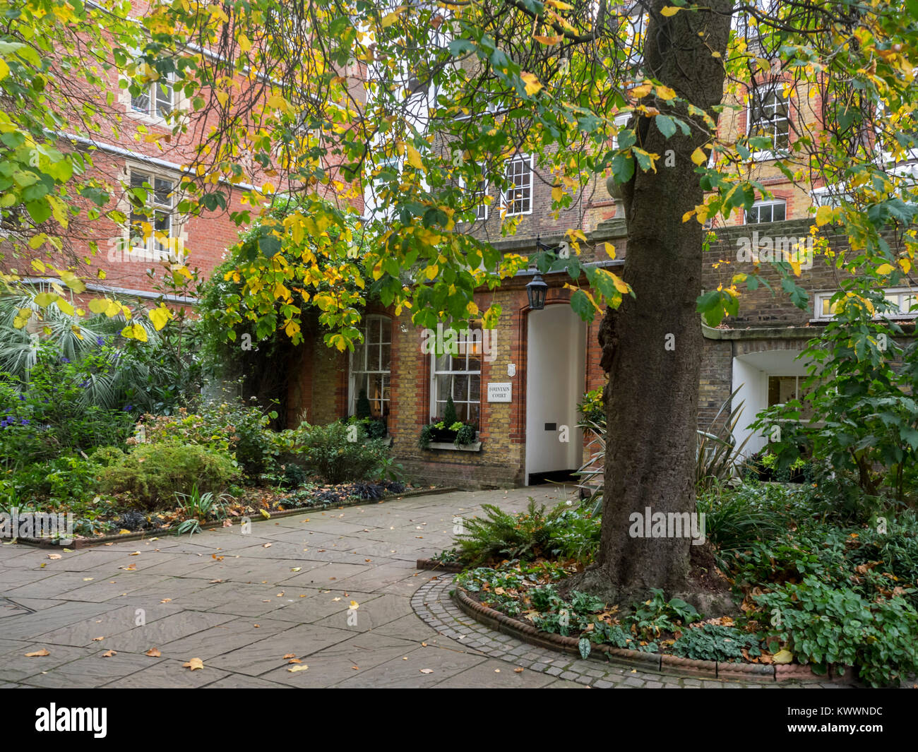Fountain court chambers hi-res stock photography and images - Alamy