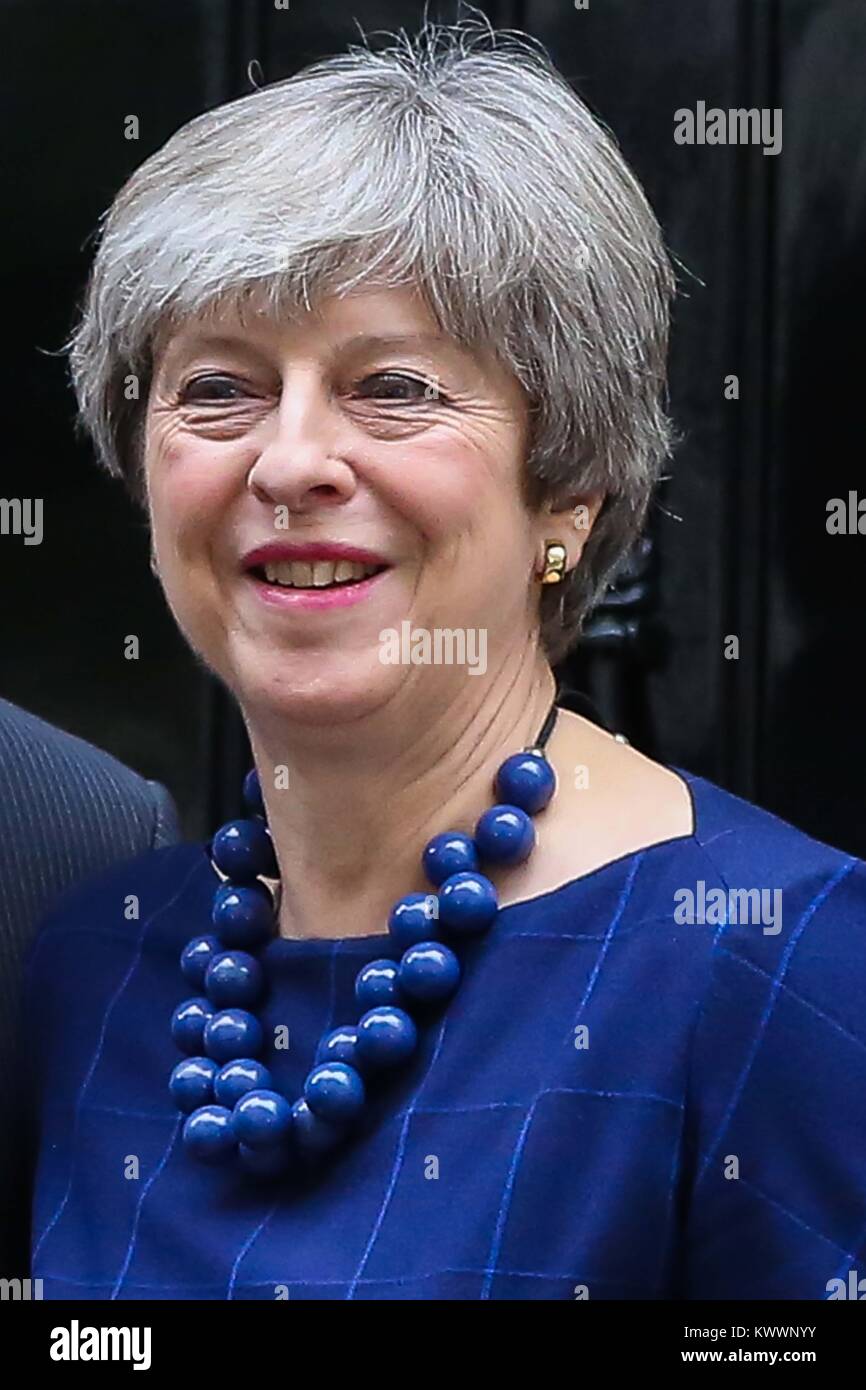 British Prime Minister Theresa May welcomes the Spanish Prime Minister ...