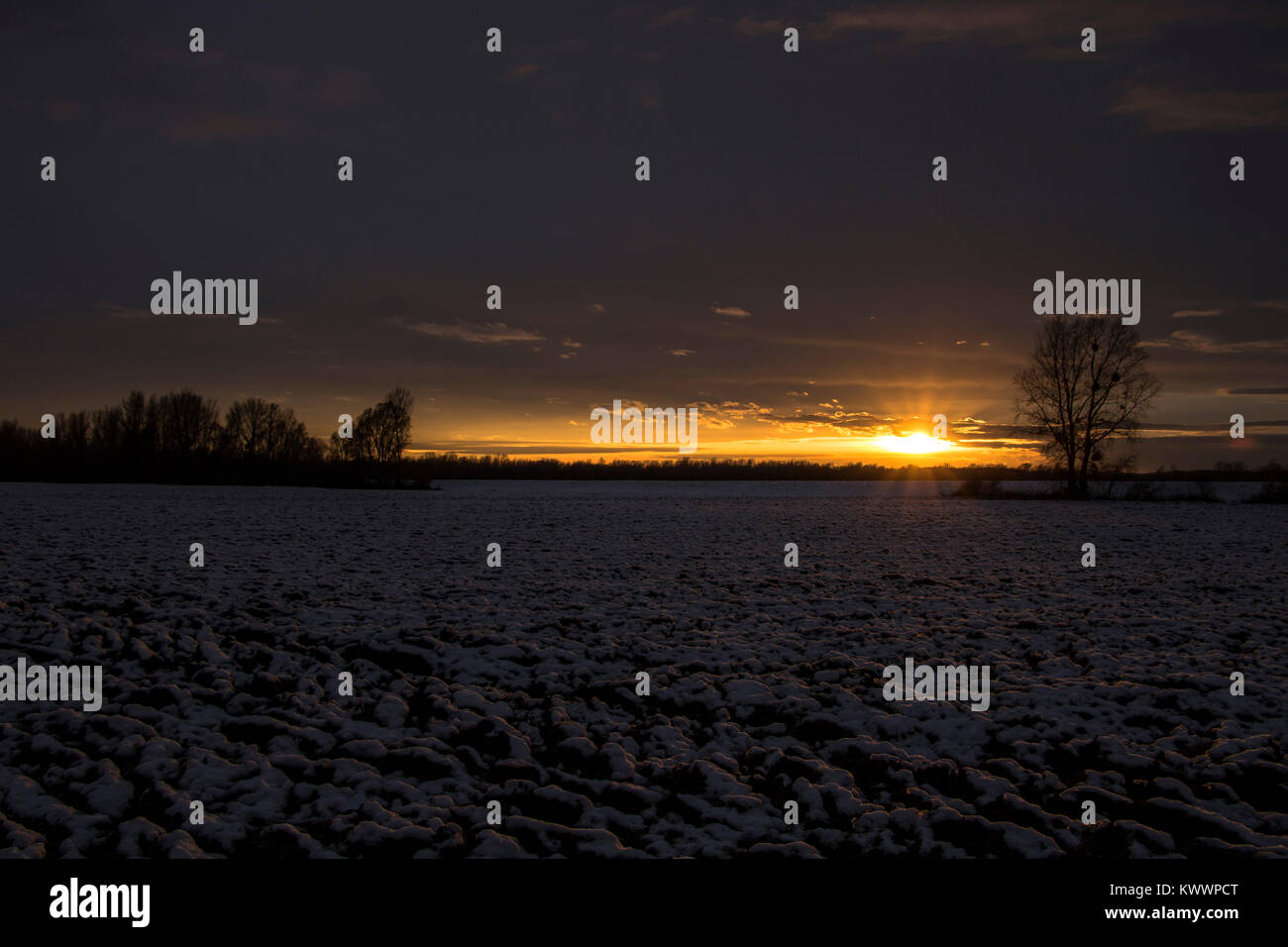 Field snow sunset hi-res stock photography and images - Alamy