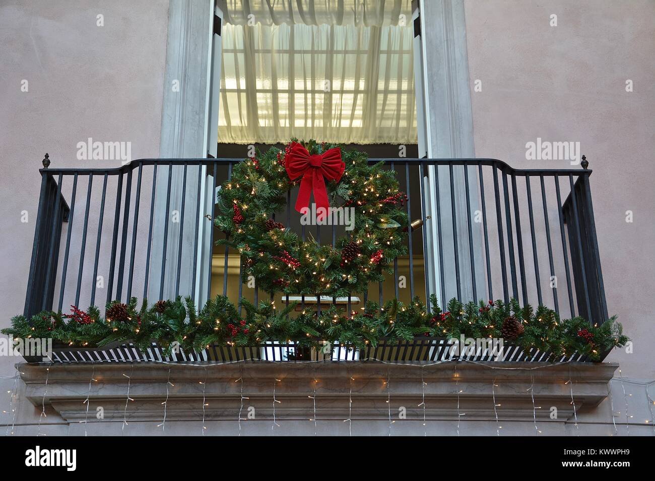 The Hyde Collection/Museum decorated for the Christmas and Holiday ...