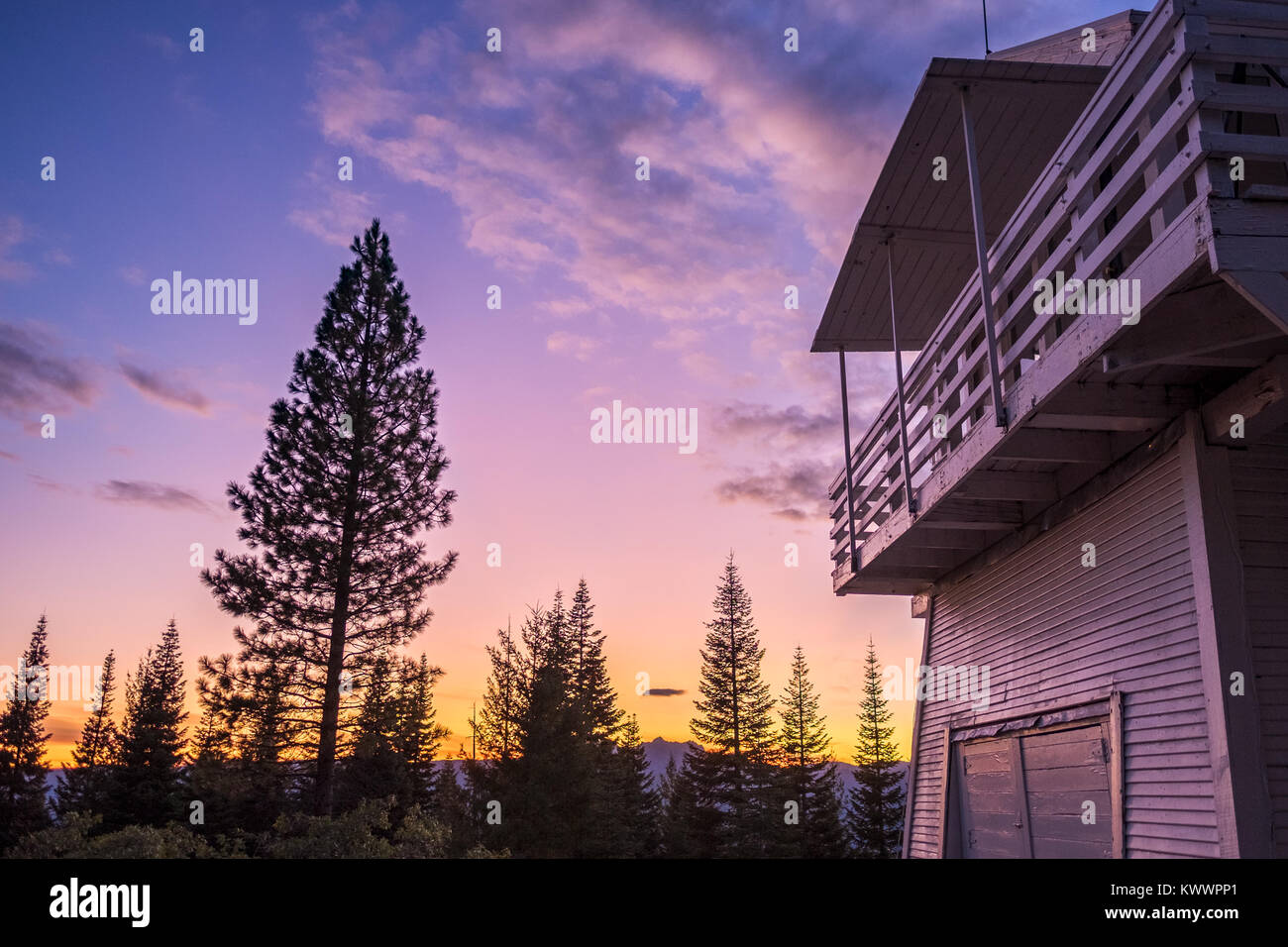 Fire lookout cabin hi-res stock photography and images - Alamy
