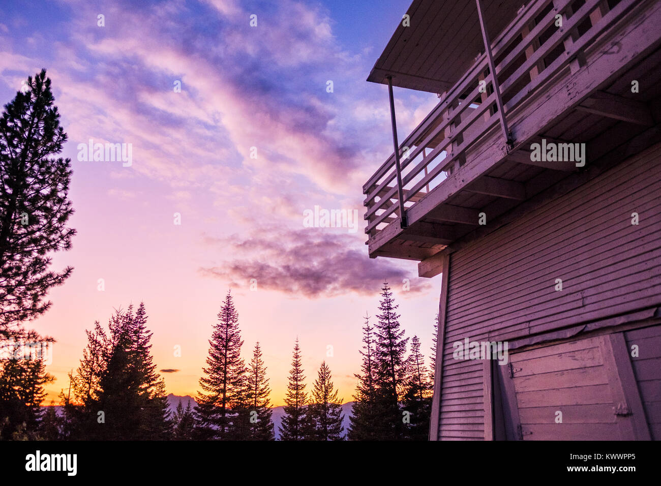 Fire lookout cabin hi-res stock photography and images - Alamy