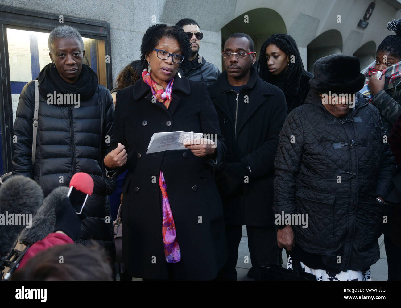 Valerie Archibold (left) and Lorraine Jones (second left), the sisters ...