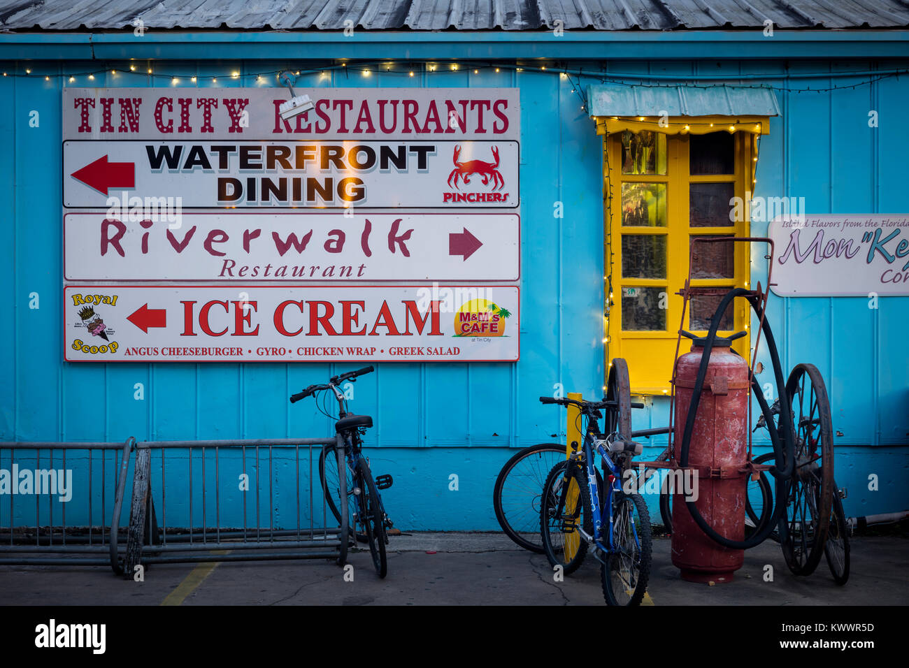 Tin signs hi-res stock photography and images - Alamy
