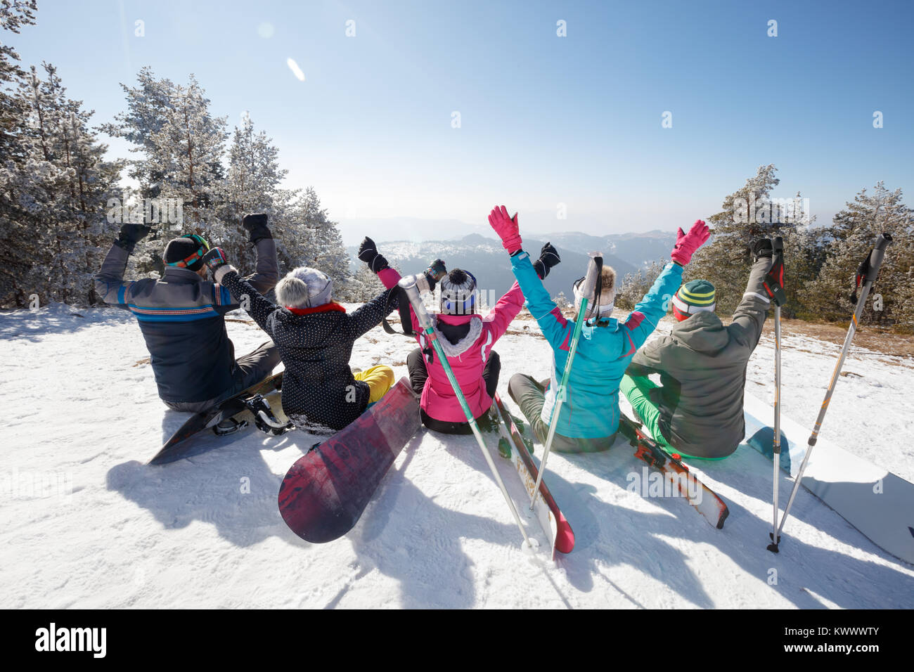 Winter skiers skier mountain snow cold hi-res stock photography and ...