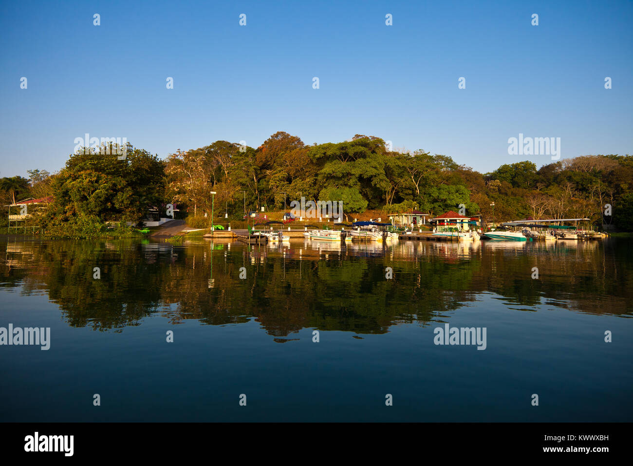 Panamá chagres rio hi-res stock photography and images - Alamy