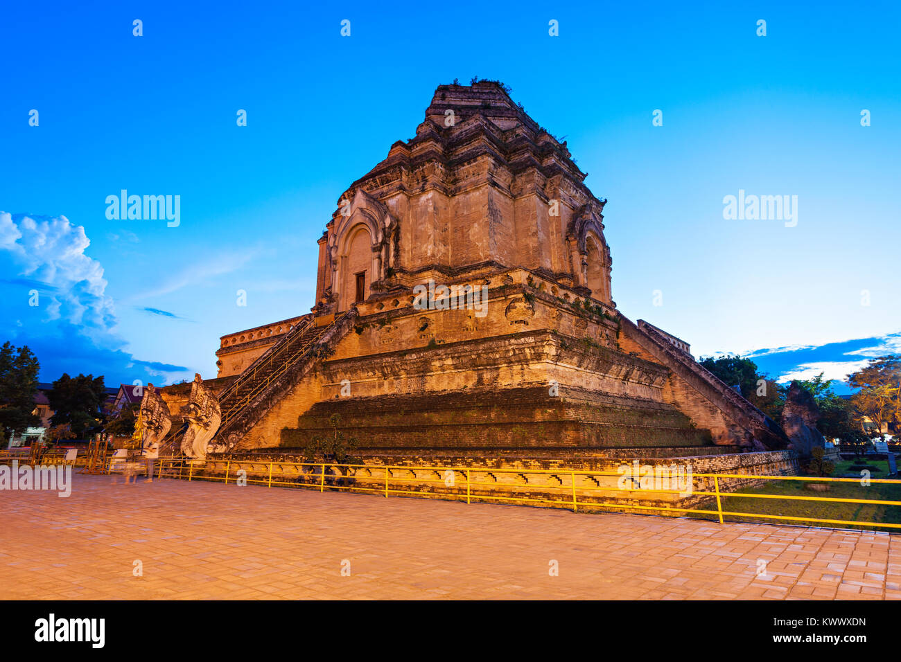 Wat Chedi Luang Temple at sunset, Chiang Mai, Thailand Stock Photo - Alamy