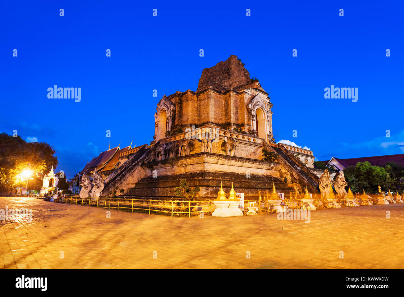 Wat Chedi Luang Temple at sunset, Chiang Mai, Thailand Stock Photo - Alamy