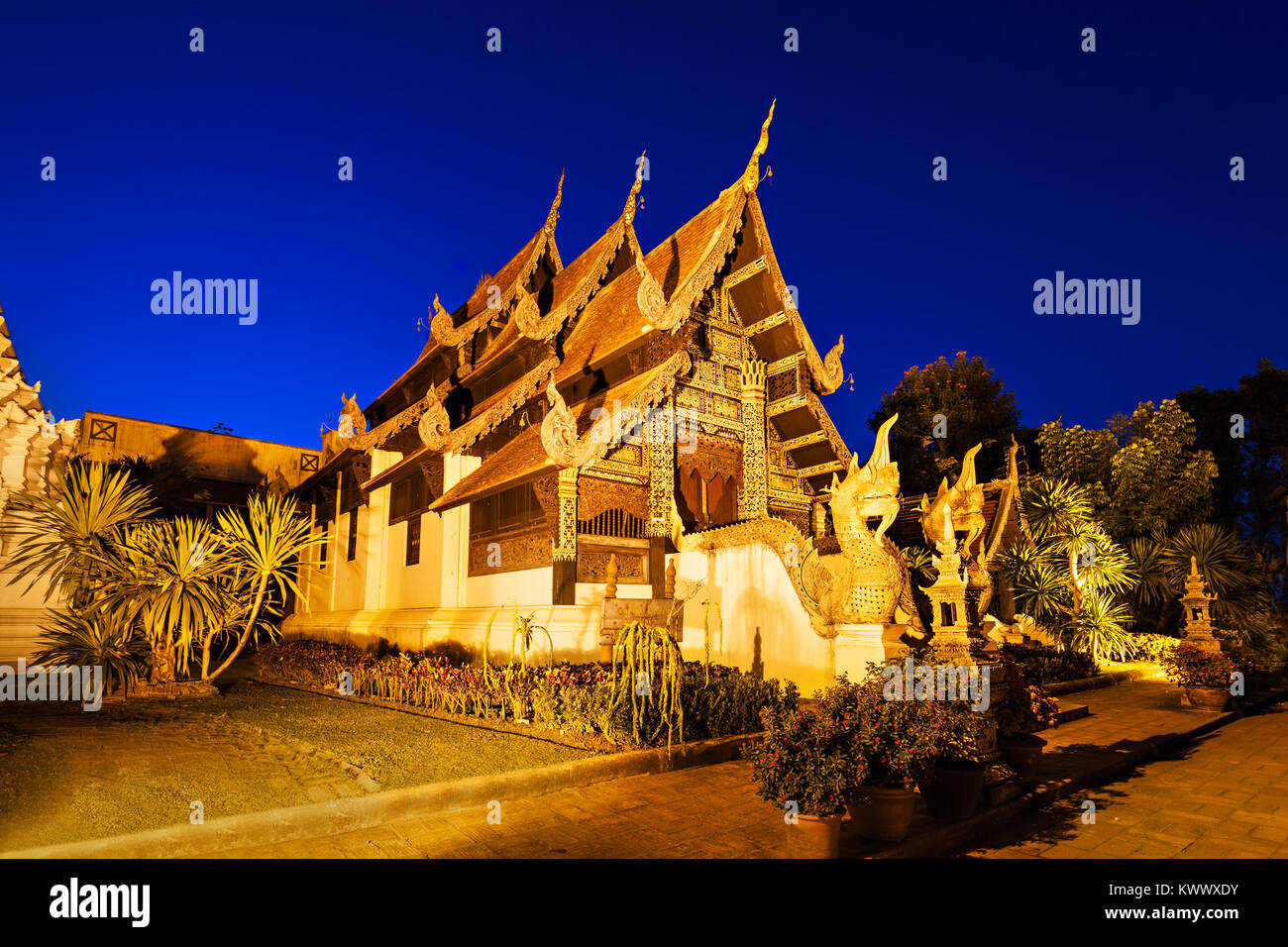 Wat Chedi Luang Temple at sunset, Chiang Mai, Thailand Stock Photo - Alamy