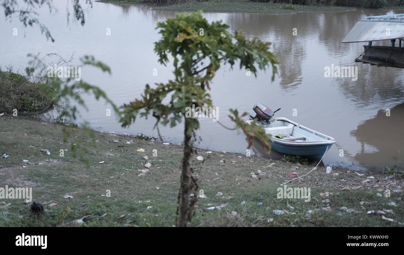 Messy boats hi-res stock photography and images - Alamy