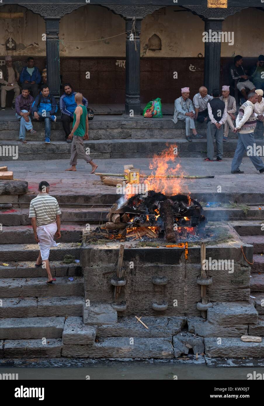 Hindu funeral shrine hi-res stock photography and images - Alamy