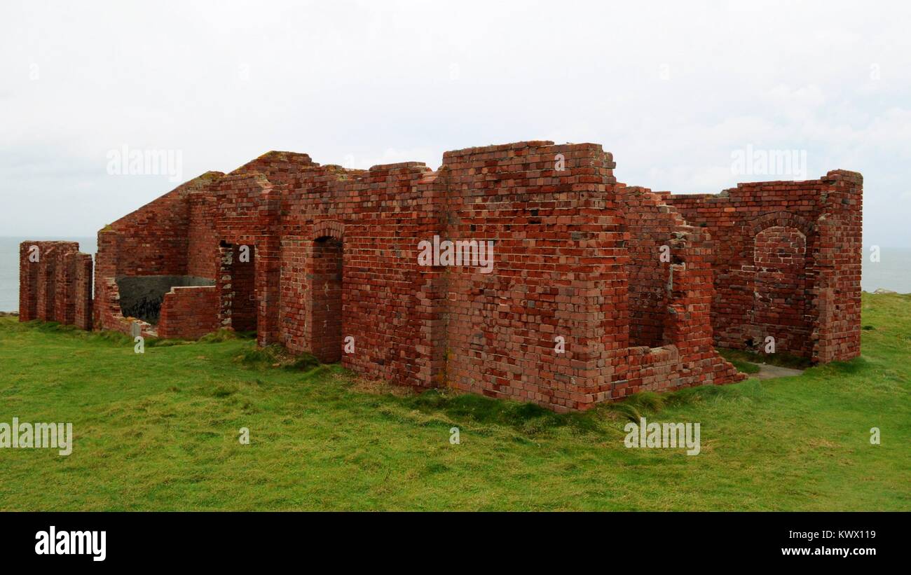 Porthgain quarries hi-res stock photography and images - Alamy