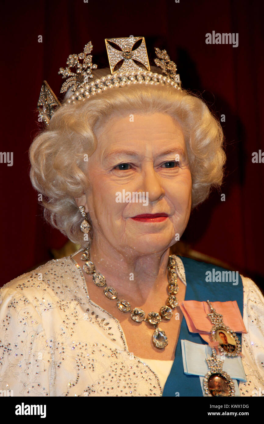 Queen Elizabeth Ii Statue Stock Photos & Queen Elizabeth Ii Statue ...