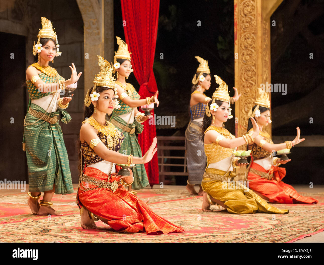 Khmer classical dance hi-res stock photography and images - Alamy
