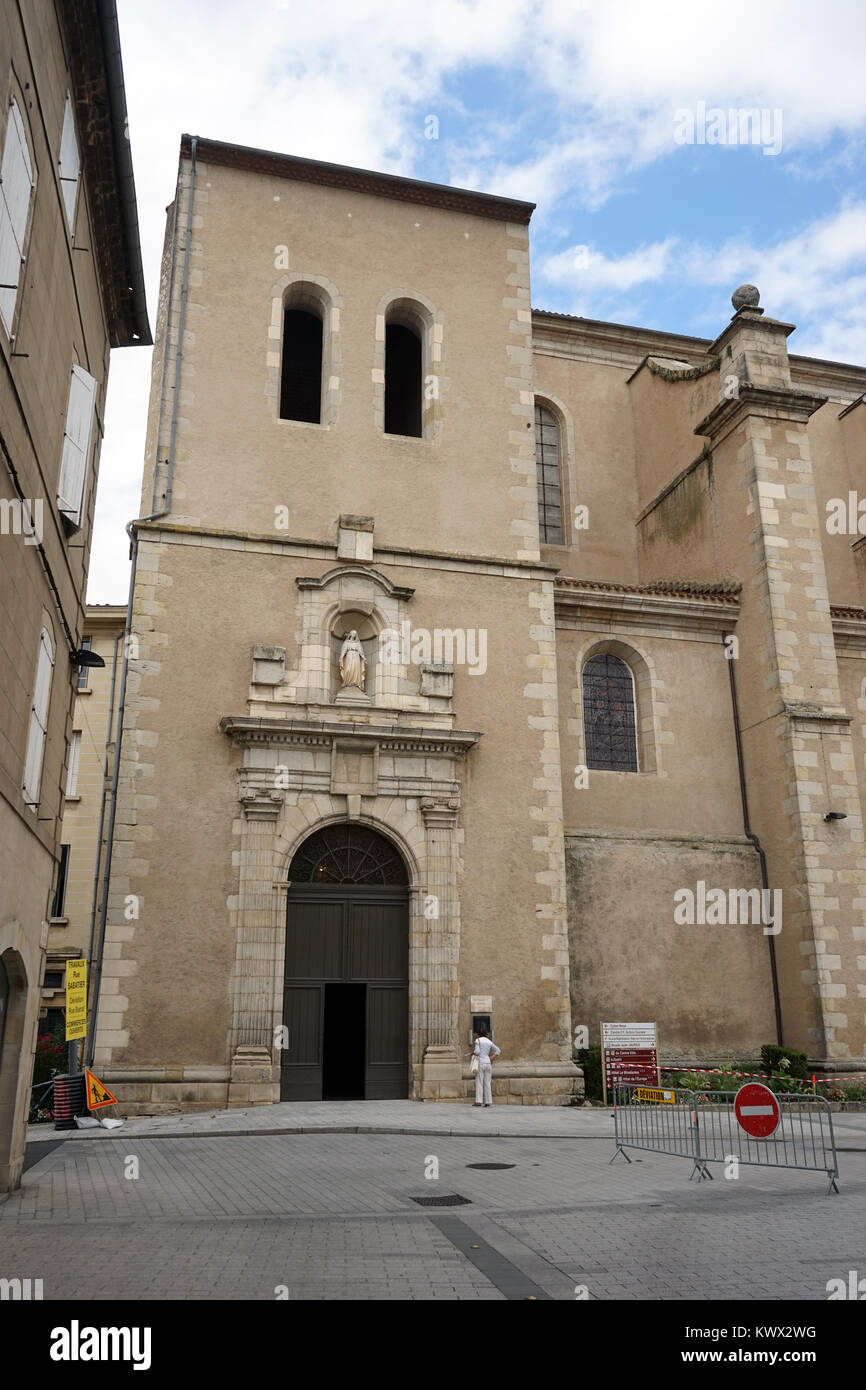 CASTRES, FRANCE - CIRCA JULY 2015 Entrance of cathedral Stock Photo - Alamy