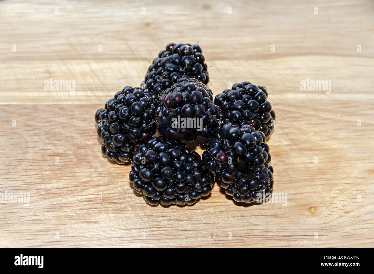 Bunch of blackberry fruits, wooden background, close up Stock Photo - Alamy