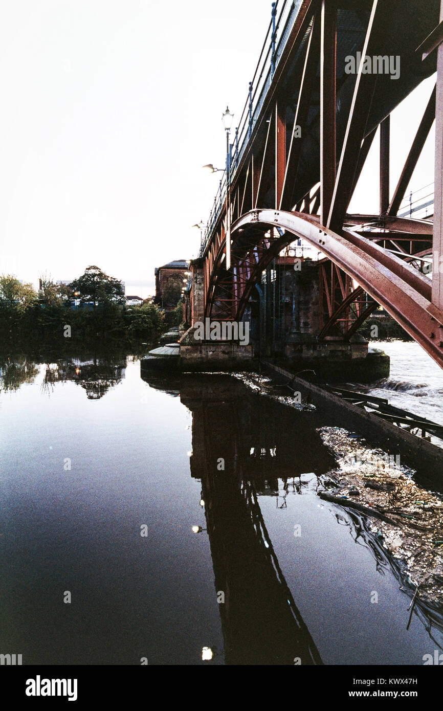Weir Over River Clyde, Glasgow, Scotland Stock Photo - Alamy
