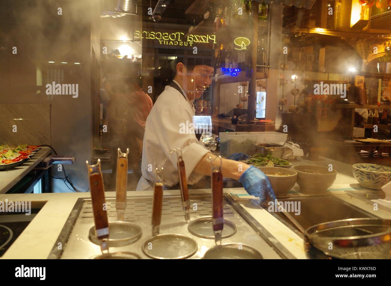 Chinese chef hi-res stock photography and images - Alamy
