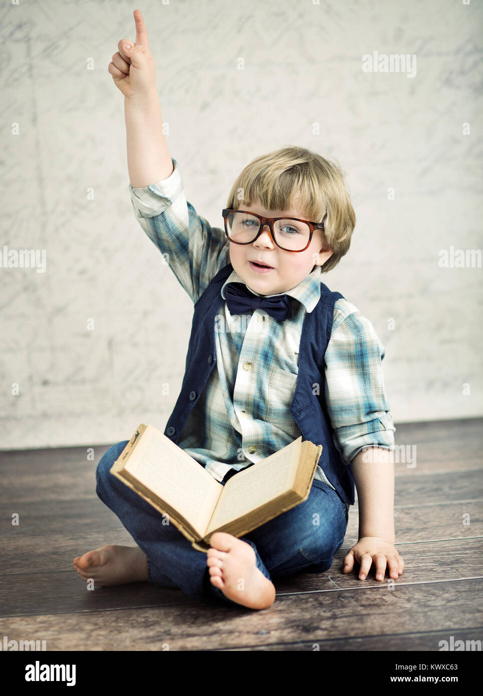 Student reading novel classroom hi-res stock photography and images - Alamy
