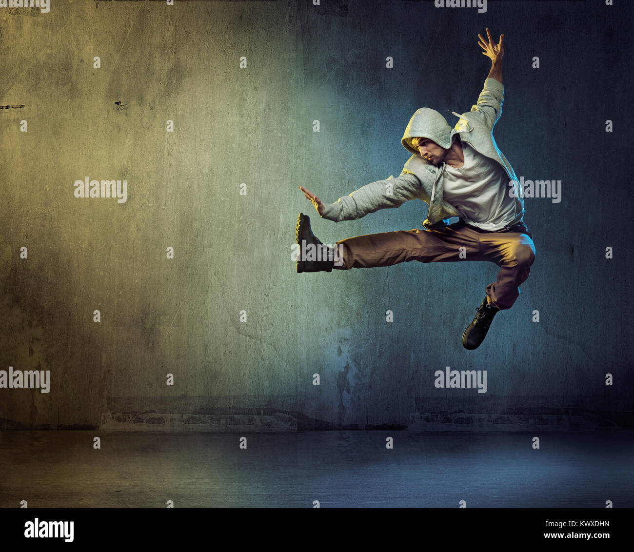 Athletic dancer in a super jumping pose Stock Photo - Alamy