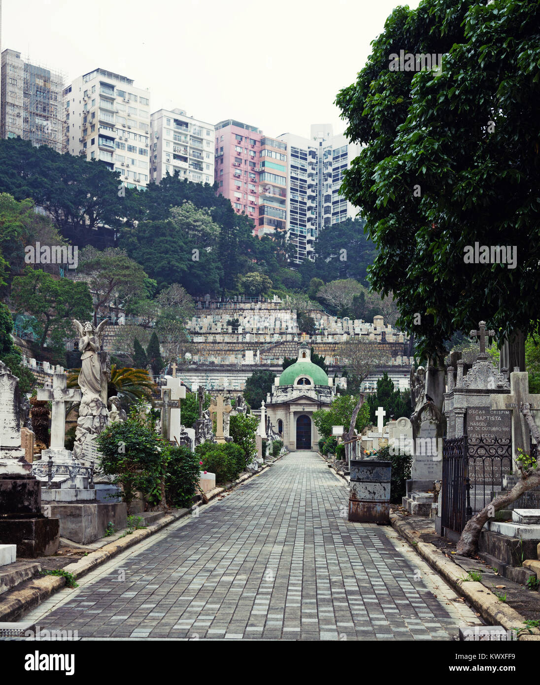 Hong kong cemetery hi-res stock photography and images - Alamy