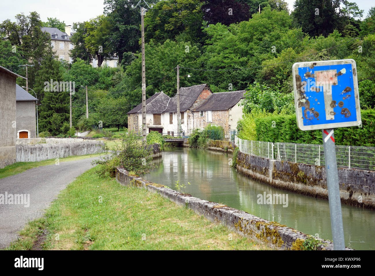 French road sign destinations hi-res stock photography and images - Alamy