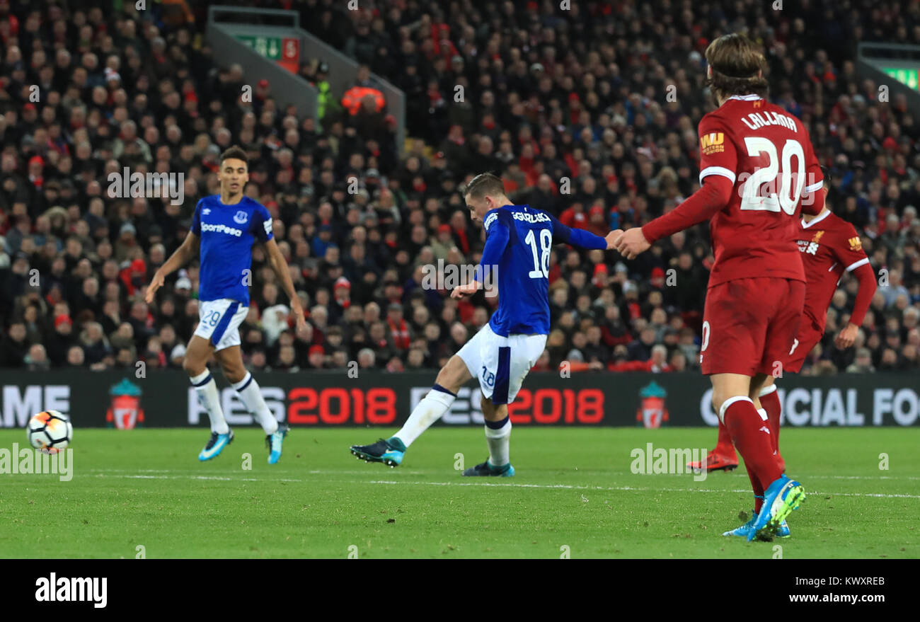 Everton's Gylfi Sigurdsson scores his side's first goal of the game ...