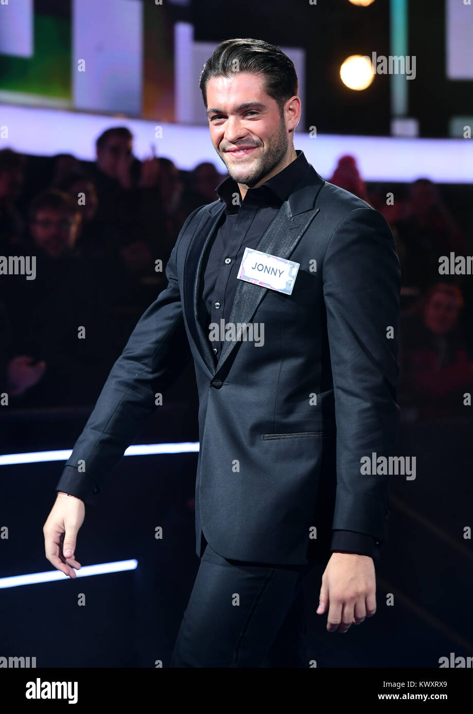 Half length showbiz celebrity hi-res stock photography and images - Alamy