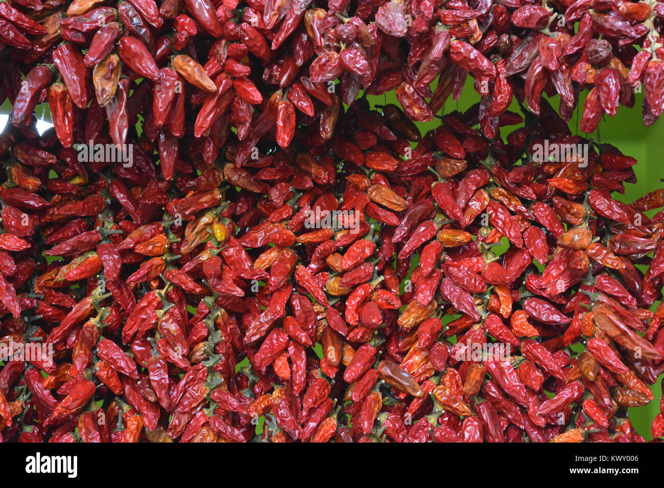 Red dried chillies hi-res stock photography and images - Alamy